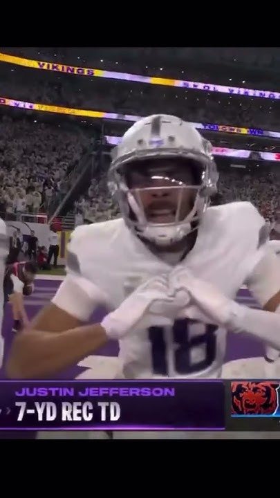 “WE LOVE LOVE YOU RANDY” 💜 🫶🏽 JUSTIN JEFFERSON SCORES TD & SHOWS LOVE TO RANDY MOSS ️🏈 - YouTube