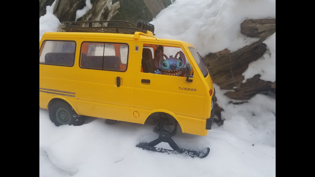 WPL D42 "Snow Drift" Taxi van on Skis - YouTube
