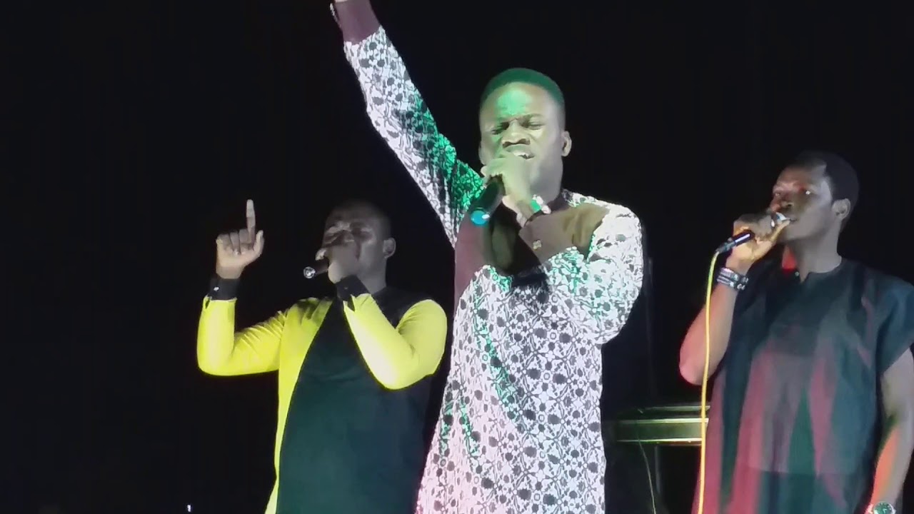 ELIJAH DANIEL Omo majemu ministering in powerful praises to God - YouTube