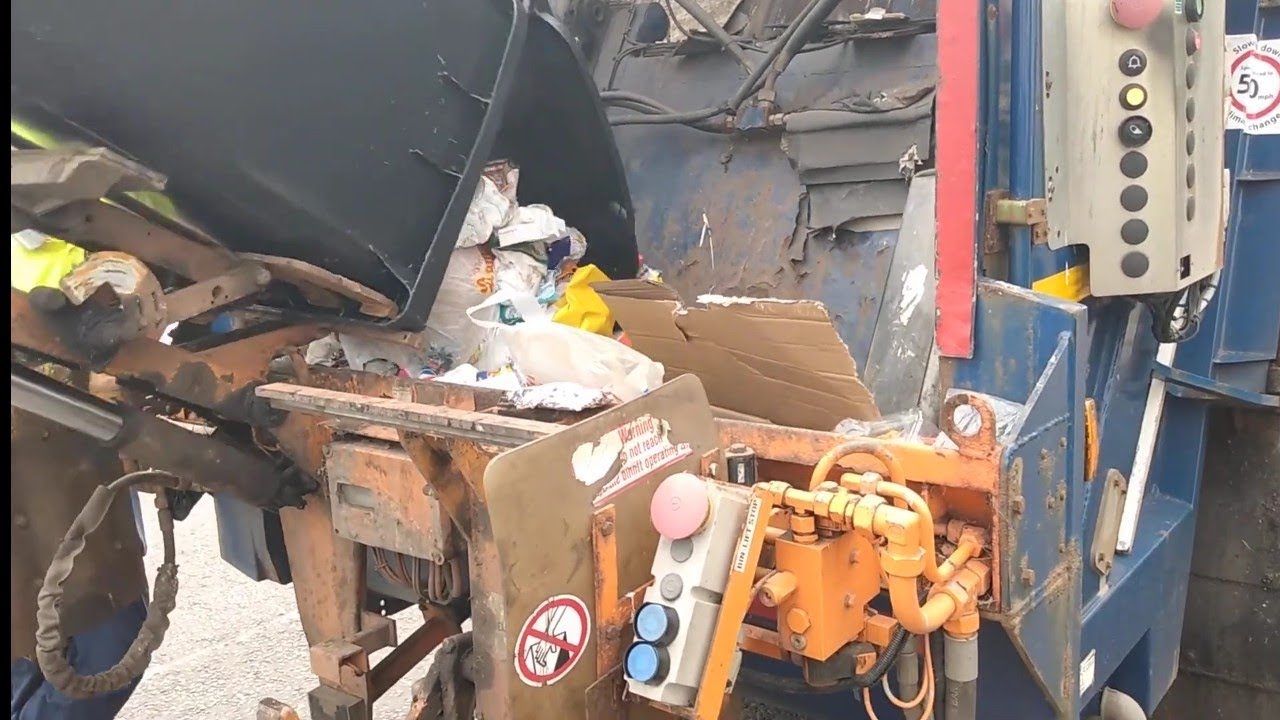 Faun Variopress Collecting General Waste - YouTube