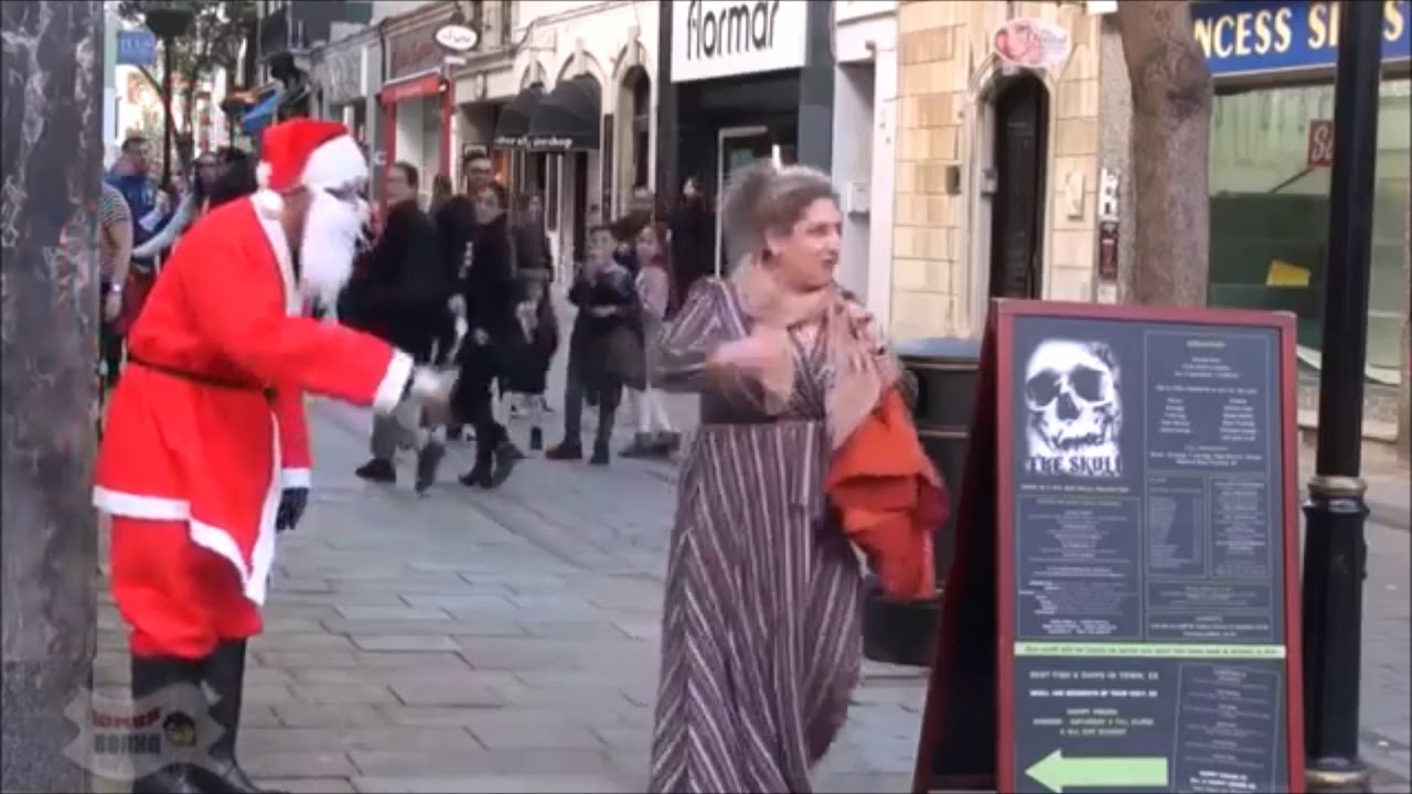 Пранк - Санта Клаус развлекается (Prank-Santa Claus is having fun ...