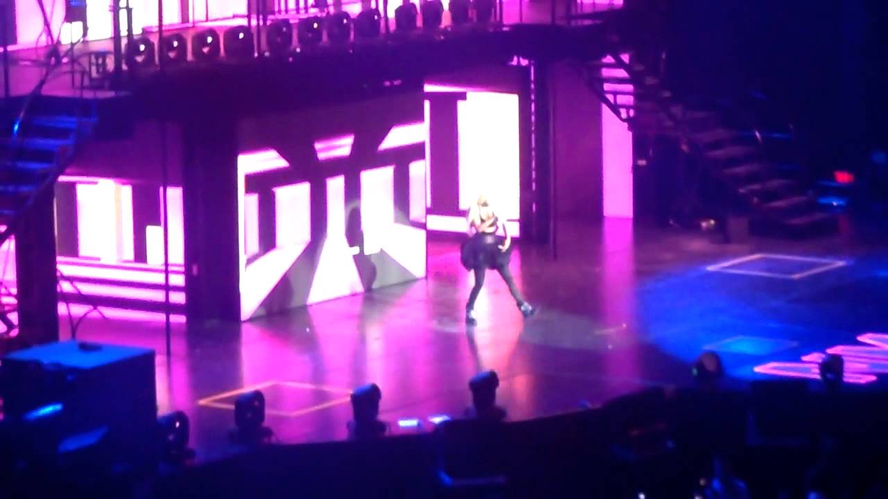 Nicki Minaj Roman Reloaded Tour London - Make Me Proud - YouTube