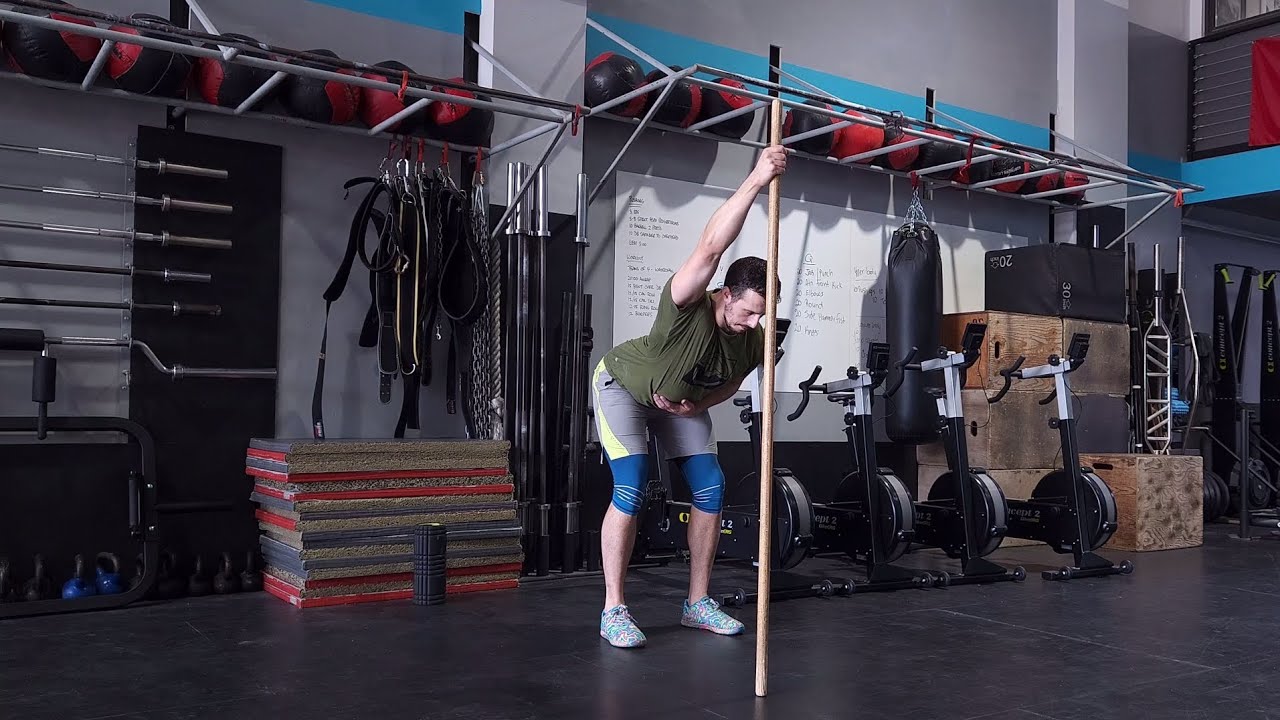 Dowl dynamic lat stretch mobility drill demonstration - YouTube