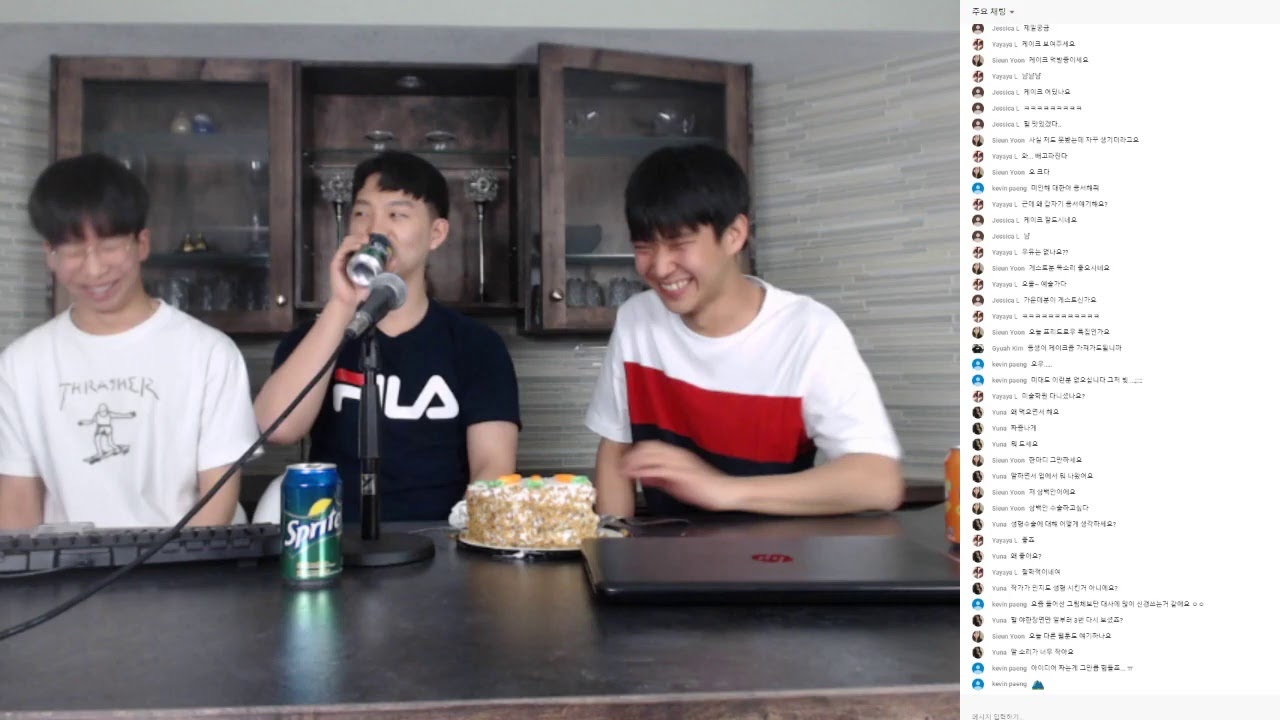 With U FM 첫 라이브 방송!! - YouTube