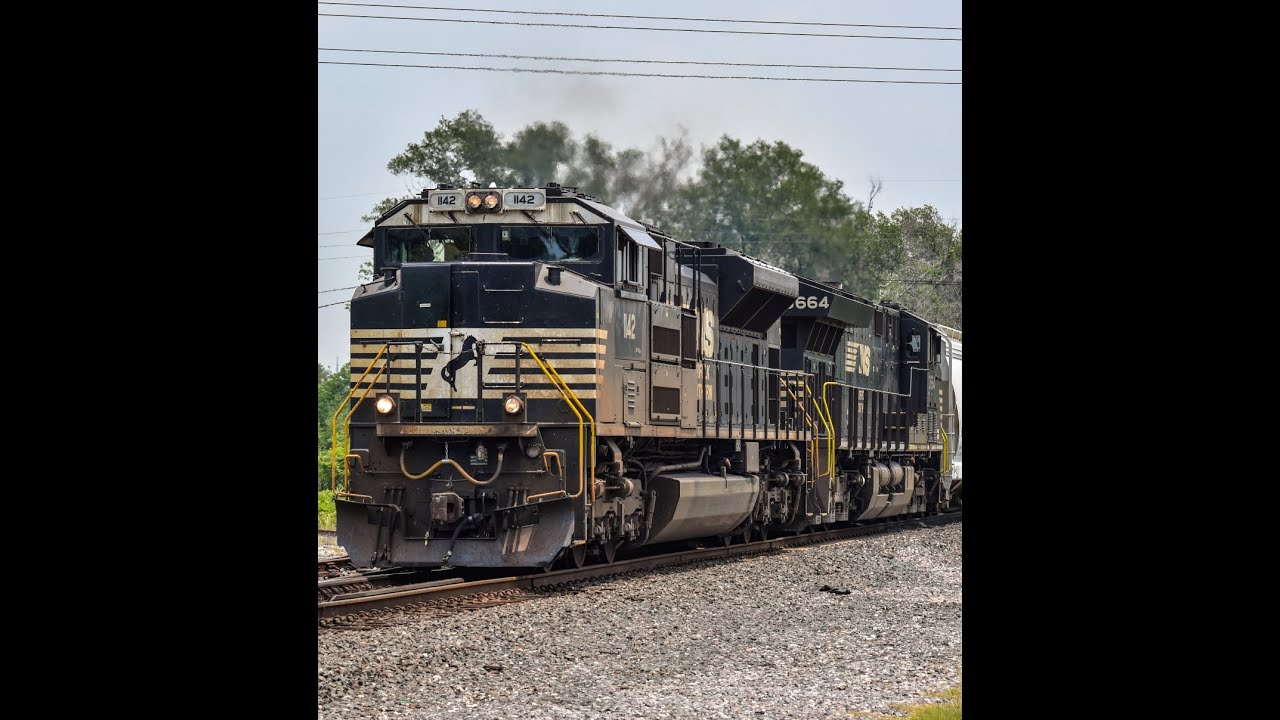 Volume UP! NS 1142 roars down the Houston Sub with a superb K5LLA Horn! (Crosby, Tx) - YouTube