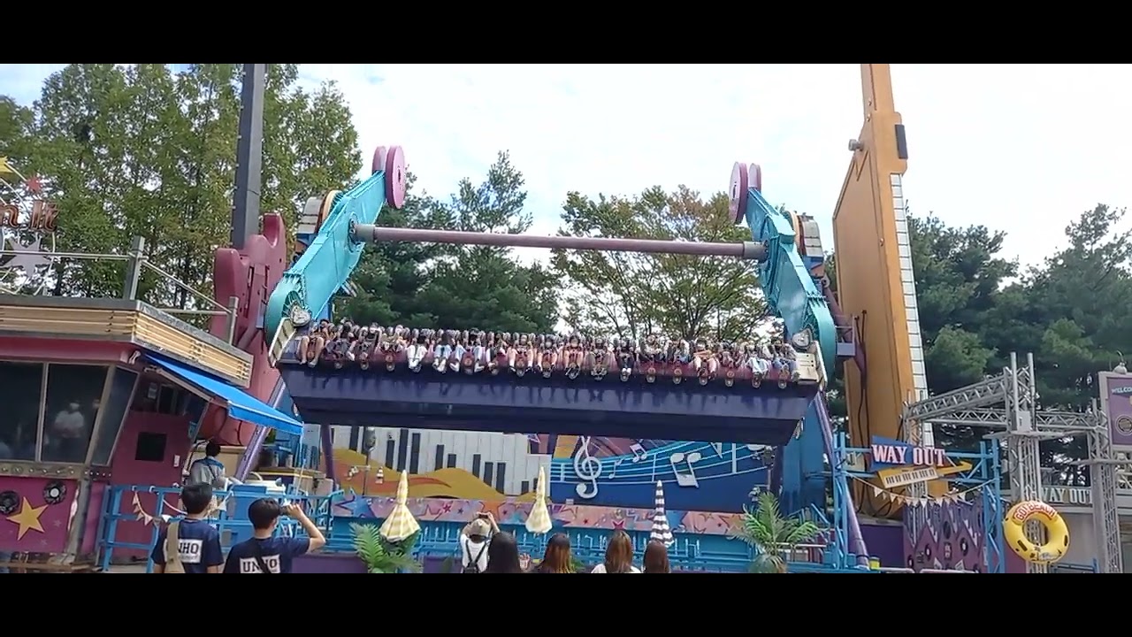 Watching Double Rock Spin Ride @ Everland Theme Park - YouTube