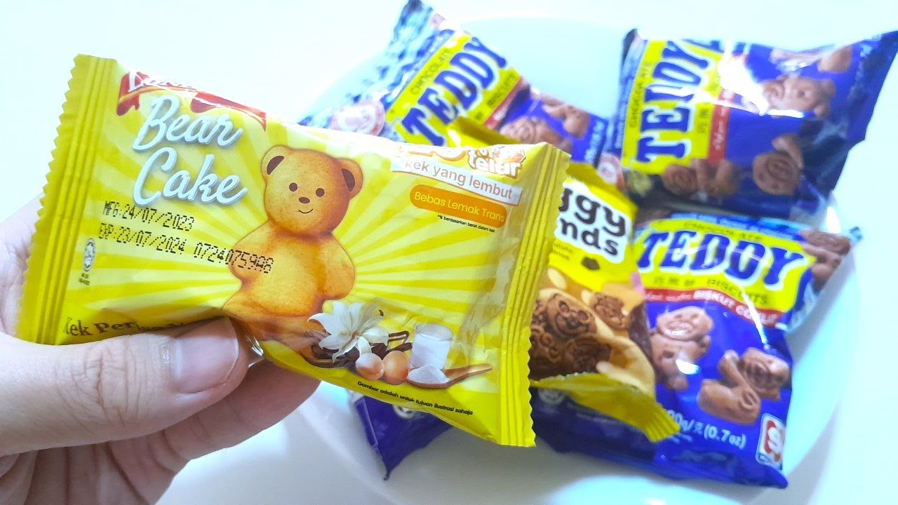 Opening cute teddy bear biscuit cake - YouTube