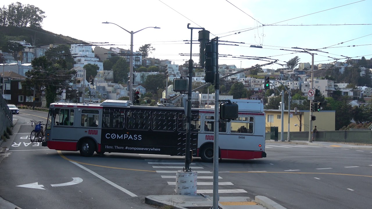San Francisco Muni's Route 33 Sharp Turn - YouTube