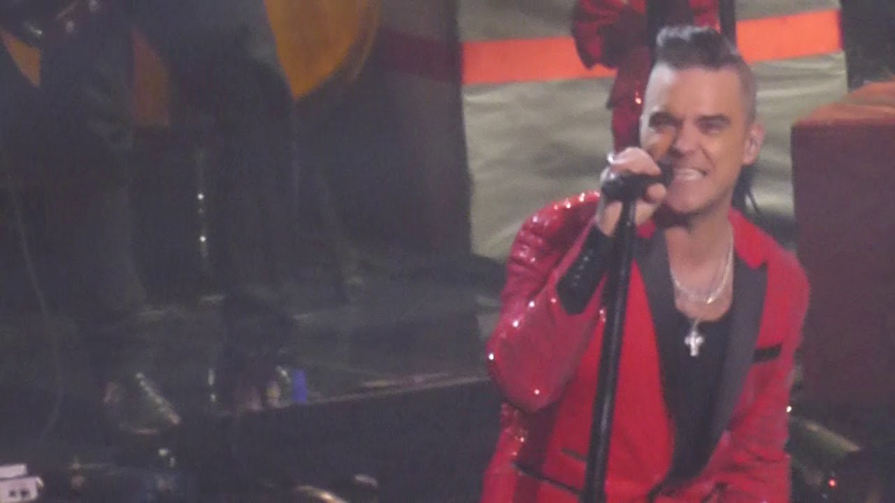Robbie Williams Christmas party 16\12\19 opening - YouTube