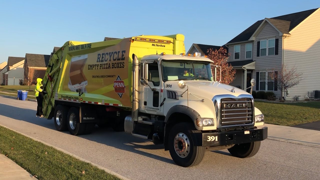 Penn Waste Garbage Trucks: Rear Loaders On Recycling! - YouTube