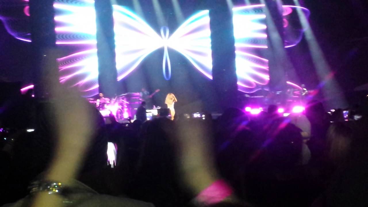 Mariah Carey concert Cape Town -Emotions Intro - YouTube