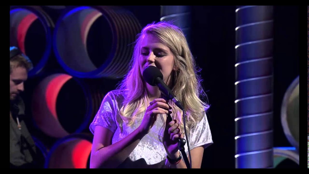 Casi Wyn – Hela (Sesiwn Ochr 1) - YouTube