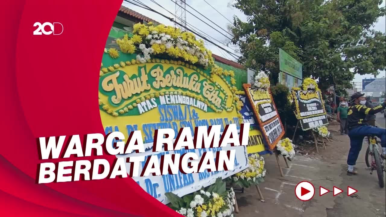 Karangan Bunga Berjejer di TKP Laka Maut SDN Kota Baru Bekasi - YouTube