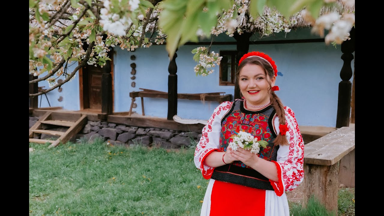 Gabriela Filip - Îs fată de la Lăpuș - YouTube