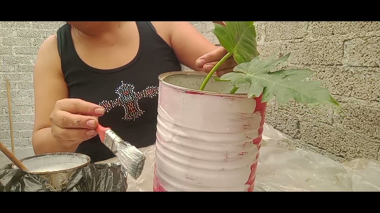pintando macetas recicladas - YouTube
