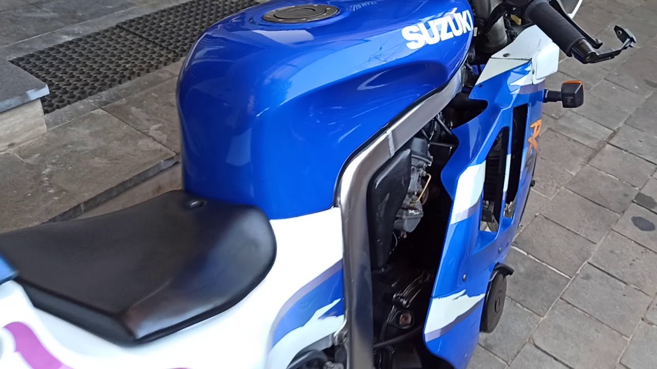 Suzuki GSXR 400 GK76A - beautiful bike indeed - YouTube