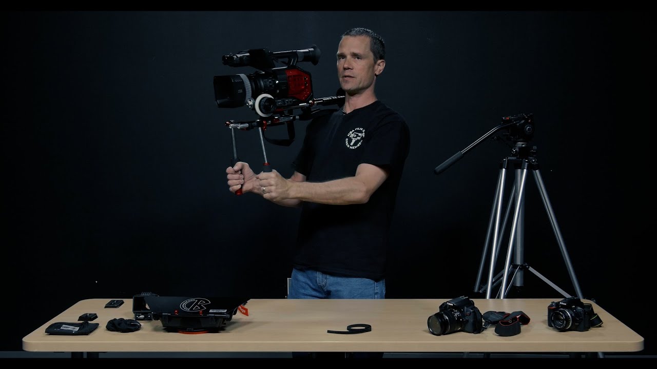 Setting Up a Shoulder Rig & Follow Focus - YouTube