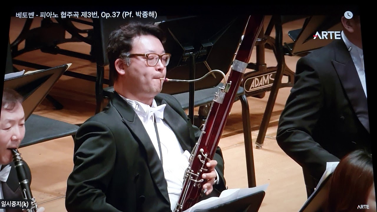 Jong Hai Park plays Beethoven Piano Concerto no.3. - YouTube