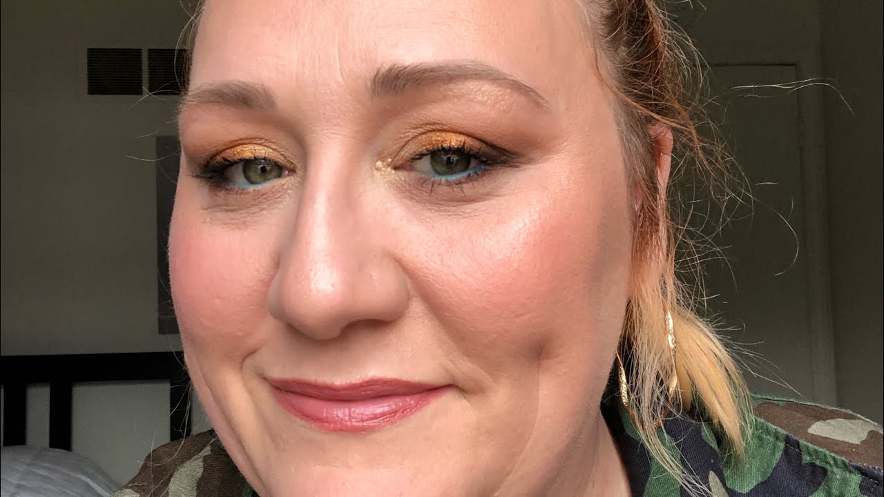 First ever makeup tutorial 😬be kind ! - YouTube