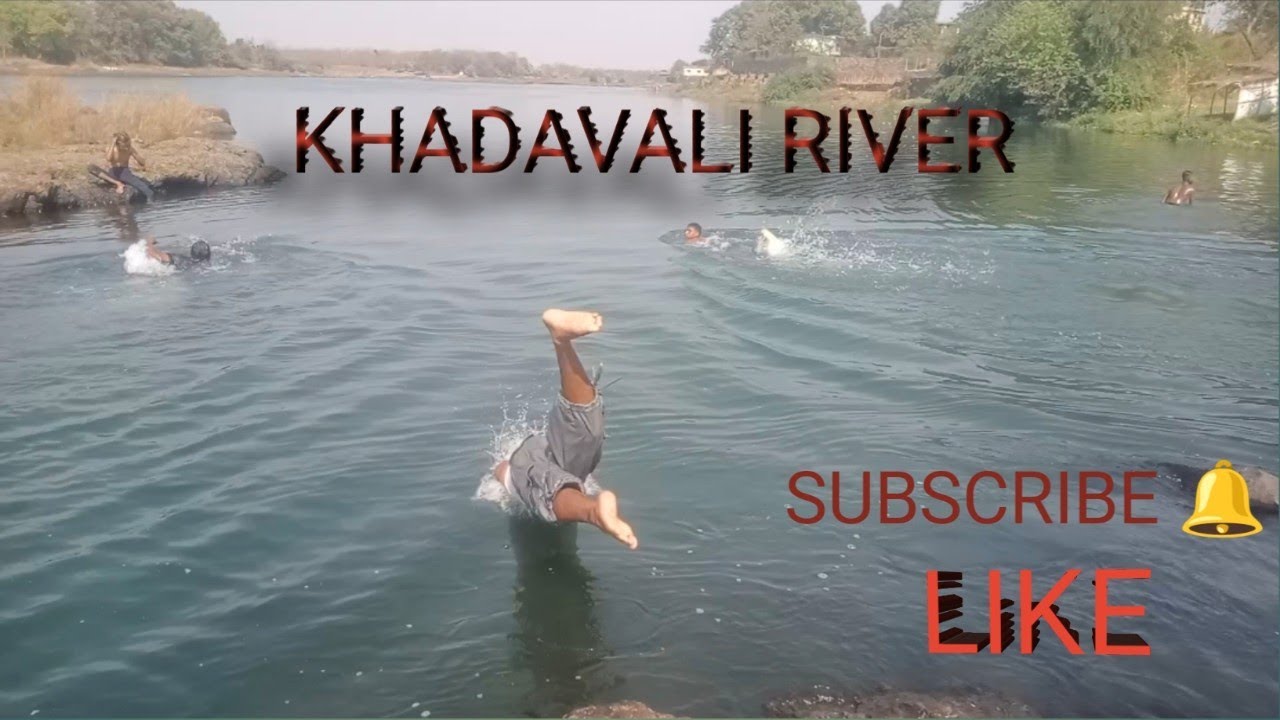 Children also bathe in the Khadavli river | Khadavli नदी पर बच्चे भी ...