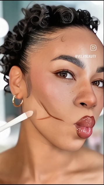 Contouring Hack 😱 #hack #contour #contouring #viralshorts #makeup # ...