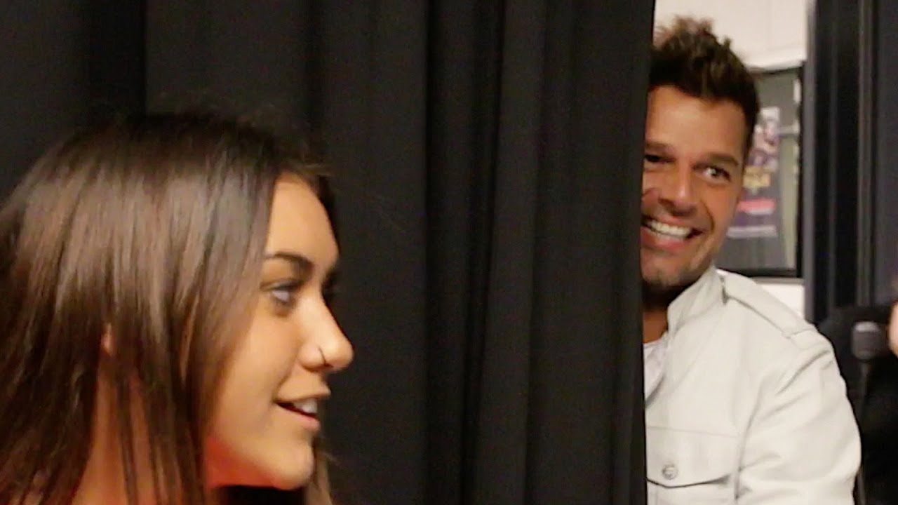Ricky Martin surprises a lucky fan - YouTube