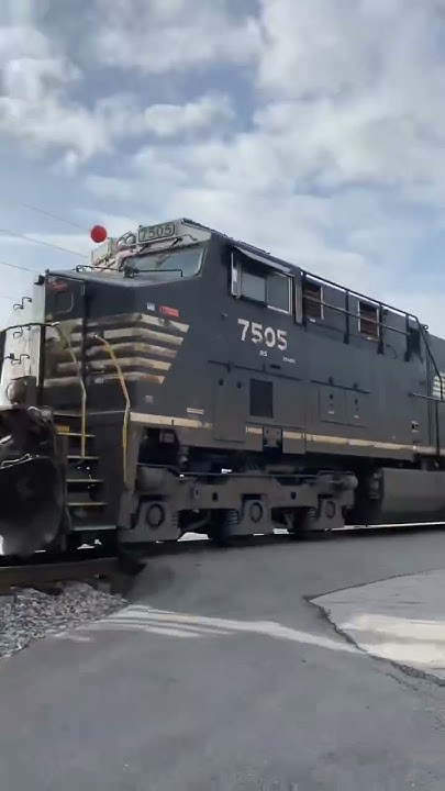 NS #7505 as Mid-DPU on NS Manifest 19M in Salem, VA! #shorts - YouTube