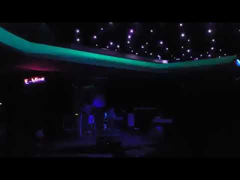 E-mine uptown yan benimle (canlı performans)