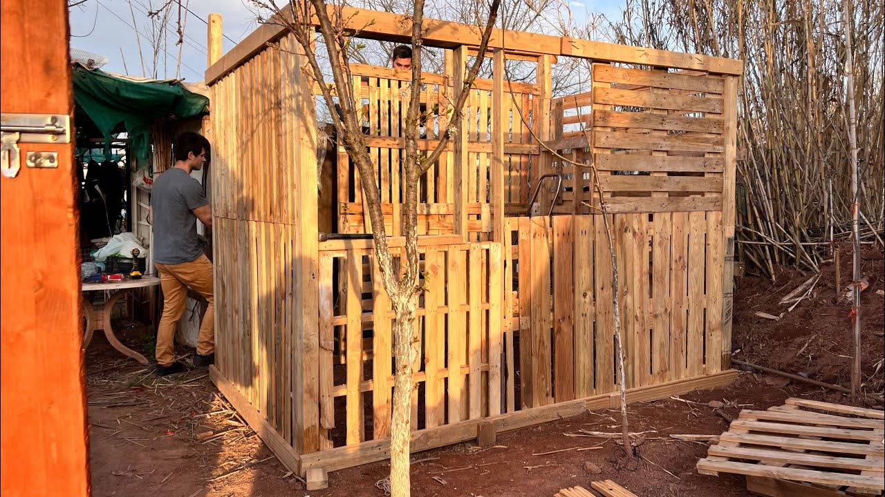 CONSTRUCCIÓN DE UNA BARRACA - BARATO Y MODERNO - YouTube
