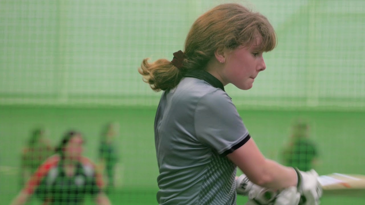 Indoor College Girls Cricket - YouTube