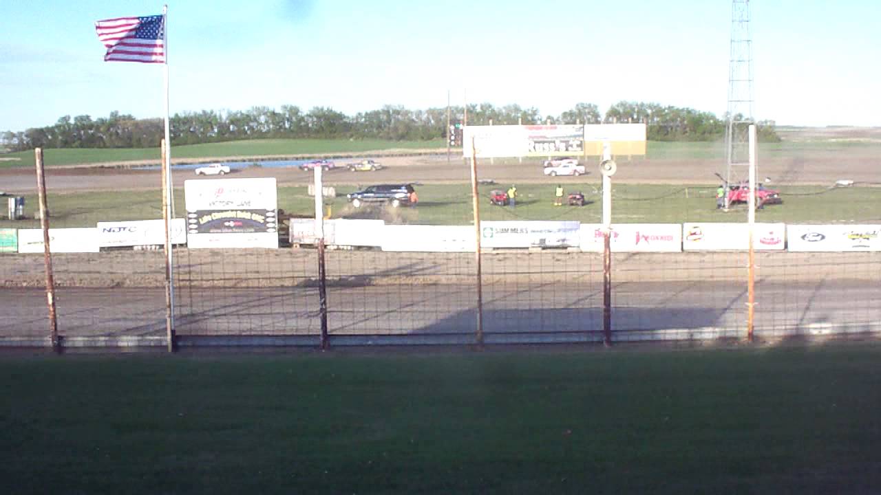 100 2351 2015-05-30 Devils Lake Speedway Street Stock Heat - YouTube