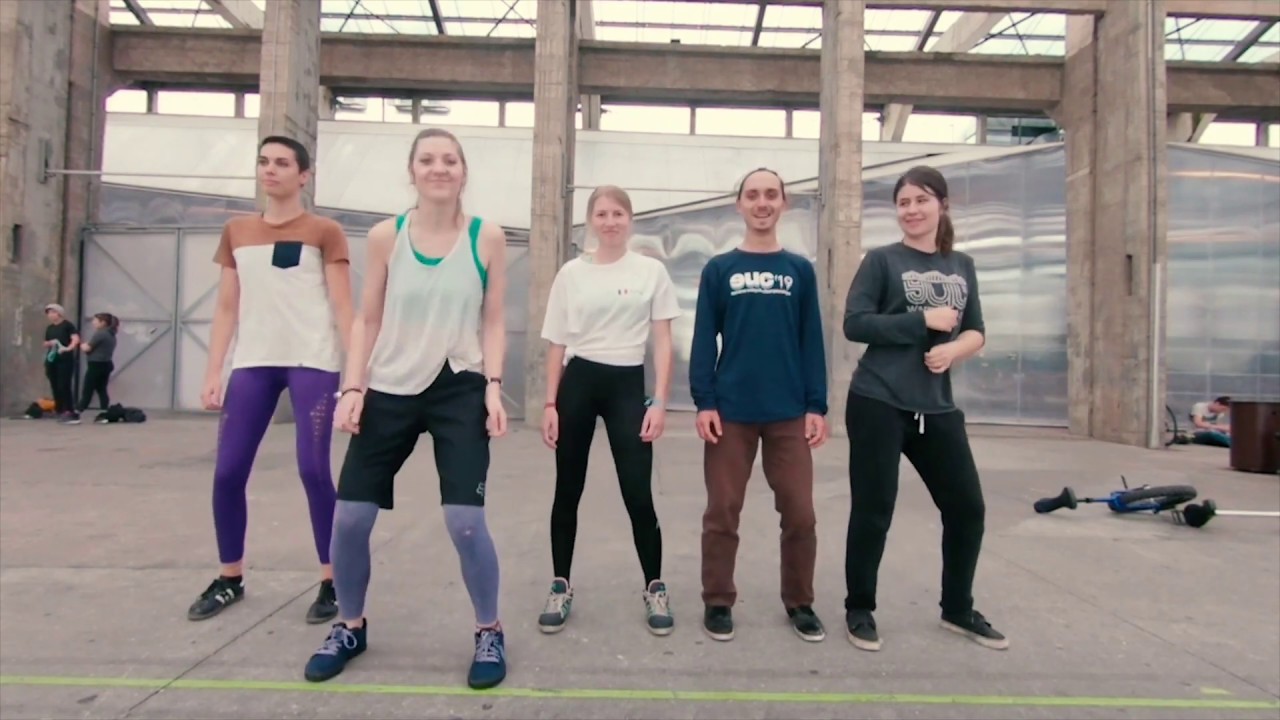 Le fight de still stand - YouTube