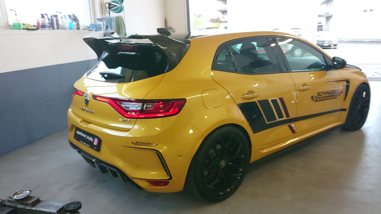 Megane 4 RS Superhornet Trophy - YouTube