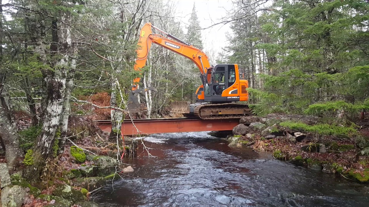 Testing the new AVRR snowmobile bridge. - YouTube