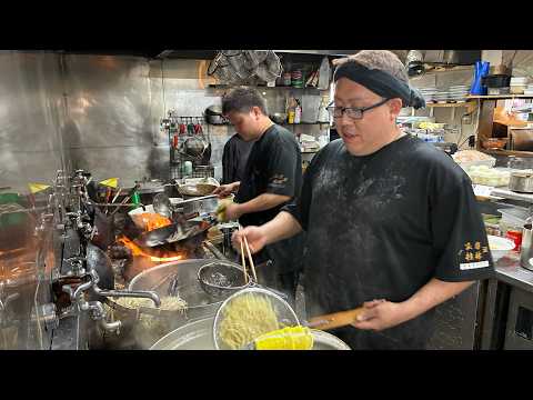 Friendly chefs make massive ramen and fried rice - Noodles trip in Japan