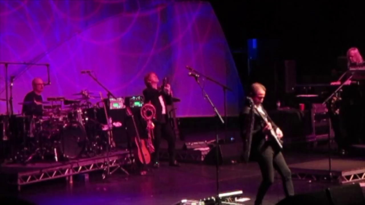 Lee Pomeroy bass solo, YES feat. ARW Brussels 2017 - YouTube