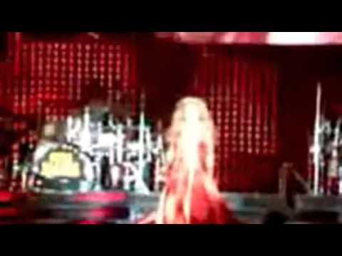 Beyoncé Falls with a Fart Mixed In