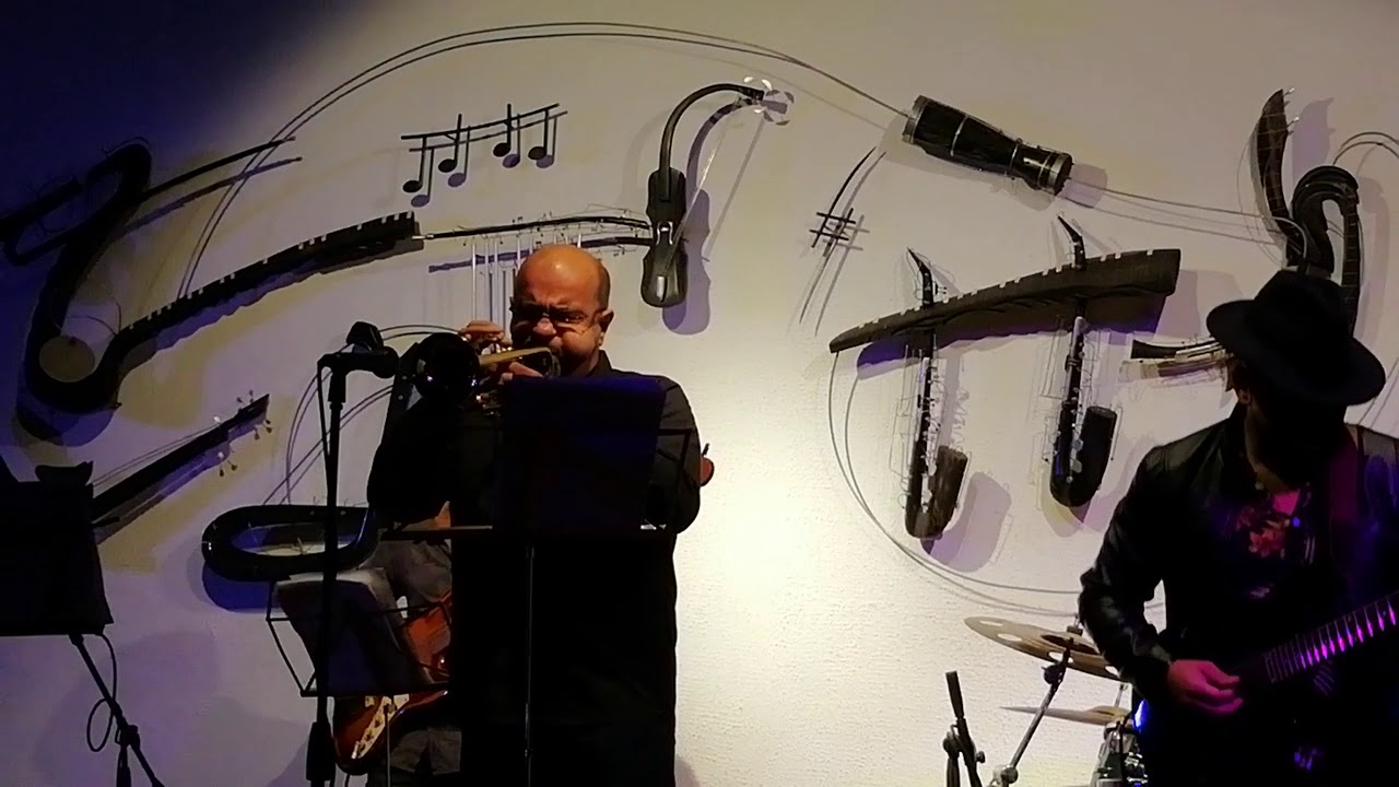 Emilio Vega Y Su Paso Al Frente En el jazz Cafe - YouTube