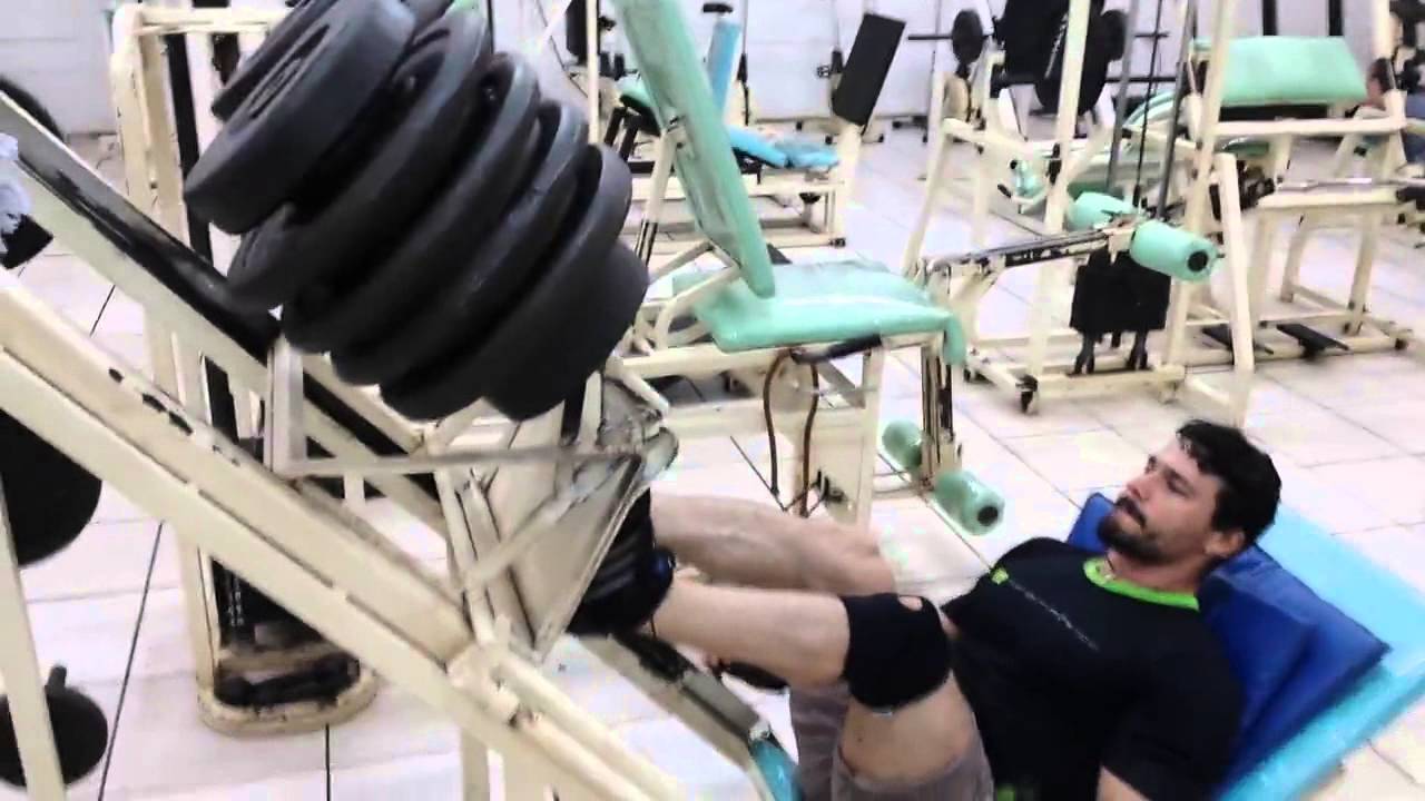 Leg press 300 kg - YouTube