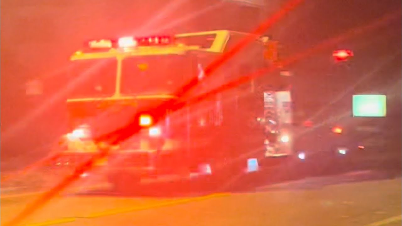West Deptford Engine 621 (Ex Colonial Manor engine 631) Responding ...