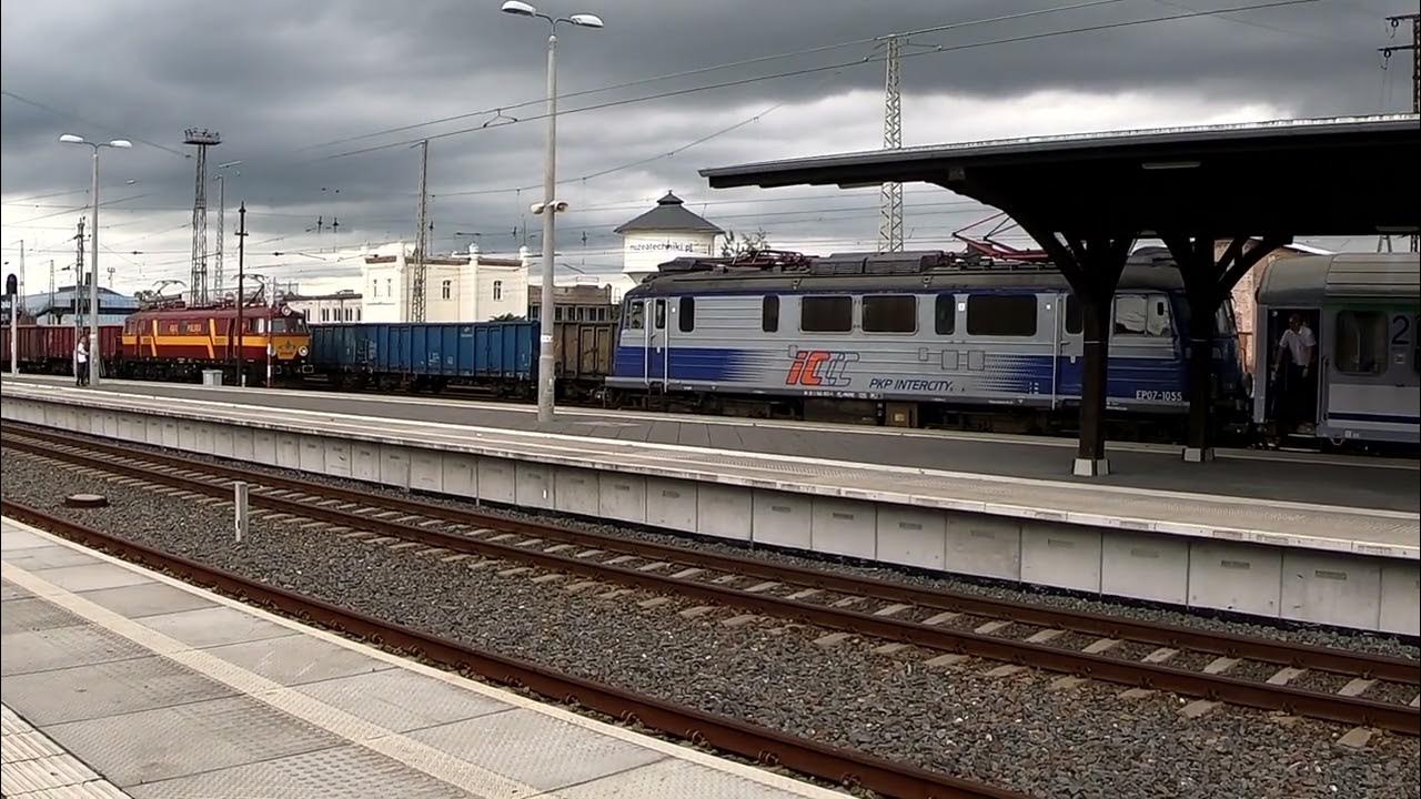 TLK ORZESZKOWA wjazd i odjazd na stacji Jaworzyna Śląska - YouTube