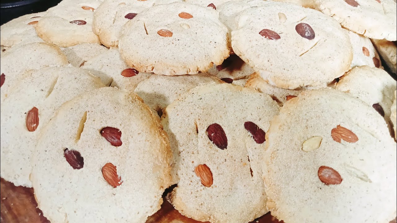 Shaheen Bskery #ARASHIPORA Kashmiri Roti Shop #kulchey - YouTube