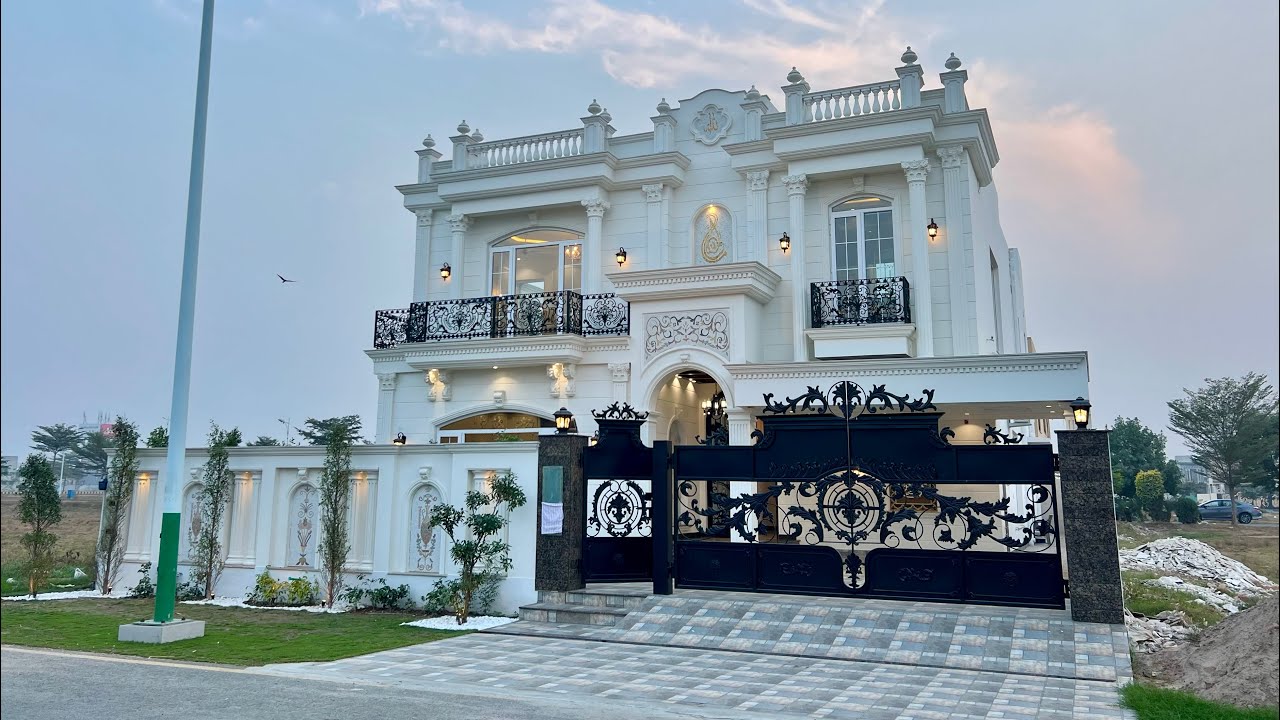 A Royal Palace Style ONE Kanal Sophisticated House for Sale in DHA ...