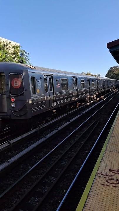 Brighton Beach Bound R68A B express train at Avenue M - YouTube