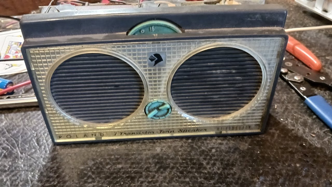 1958 Roland 7 Transistor radio [REDNECK WAYS] - YouTube