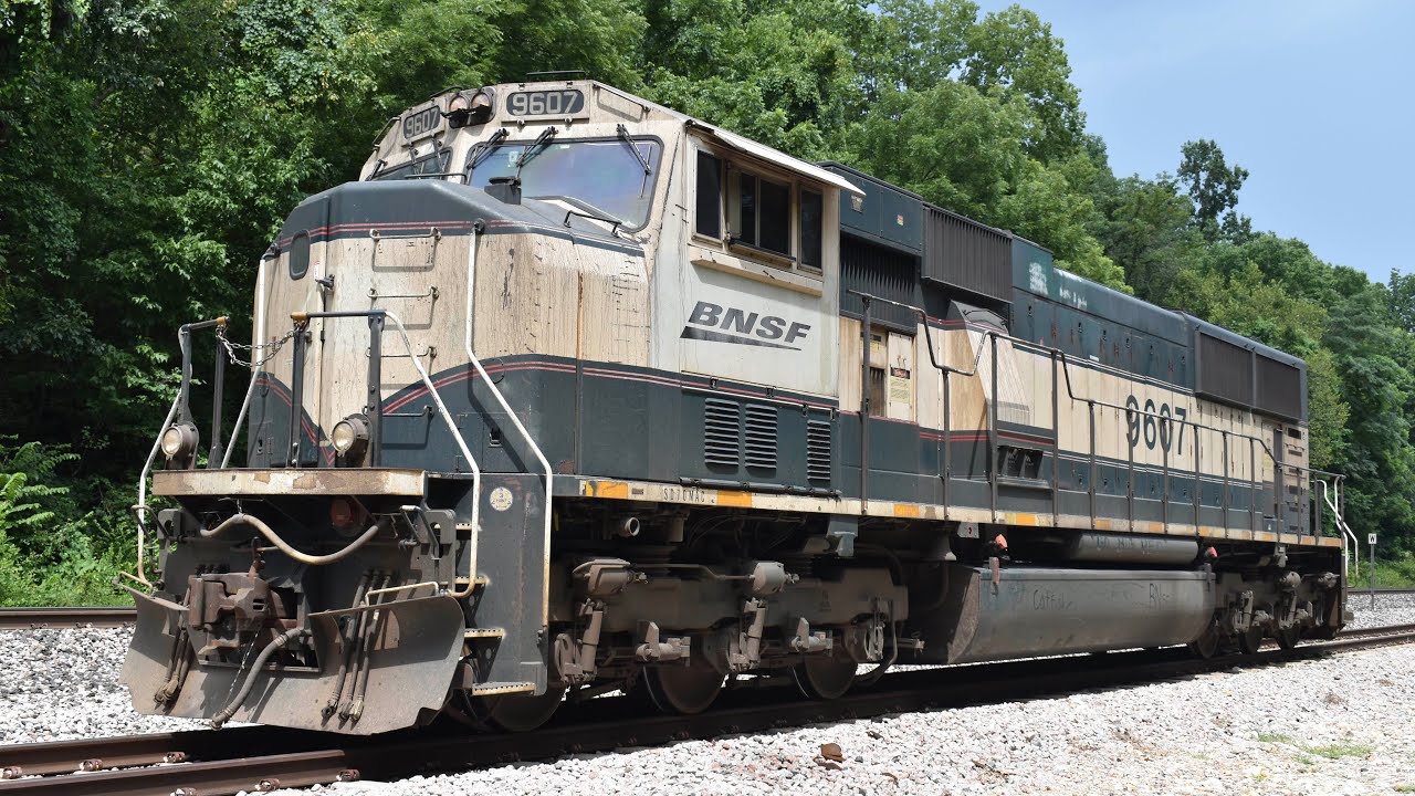 BNSF Executive SD70MAC 9607 Idling At Turners, MO! 7/31/19 - YouTube