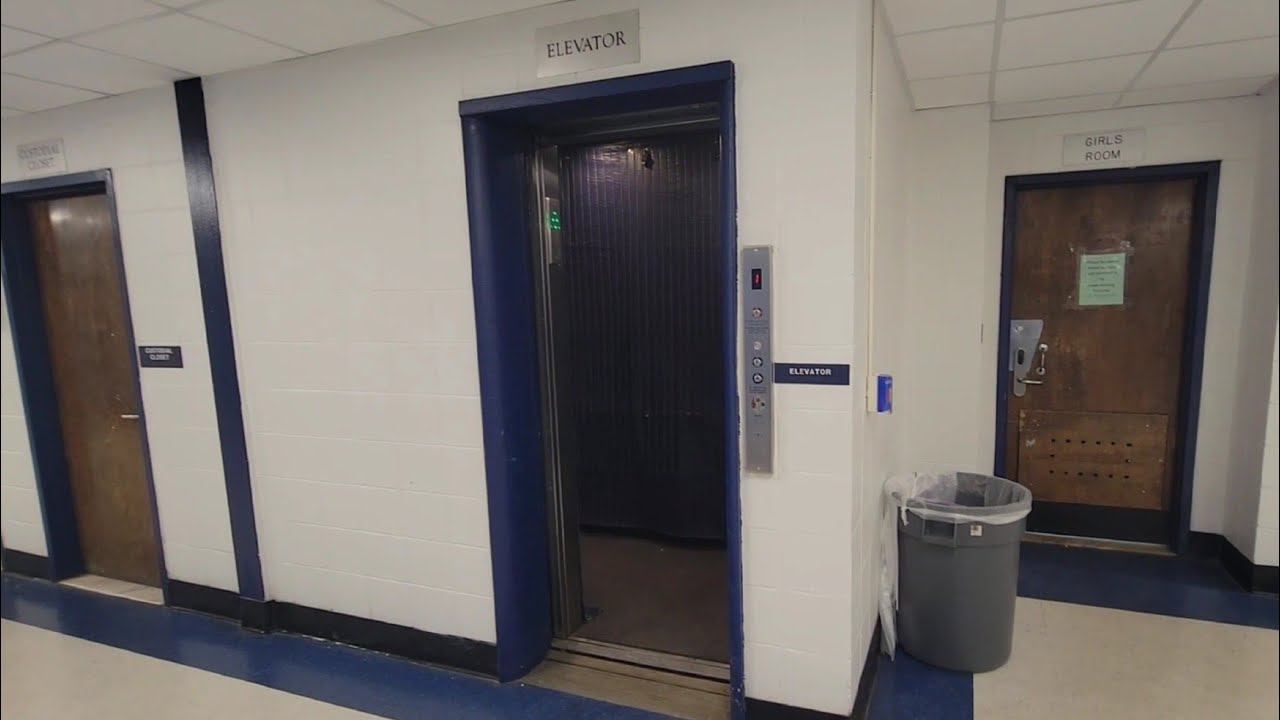 Famous Seaberg (Monitor TR) Hydraulic Elevator @ POB John F Kennedy ...