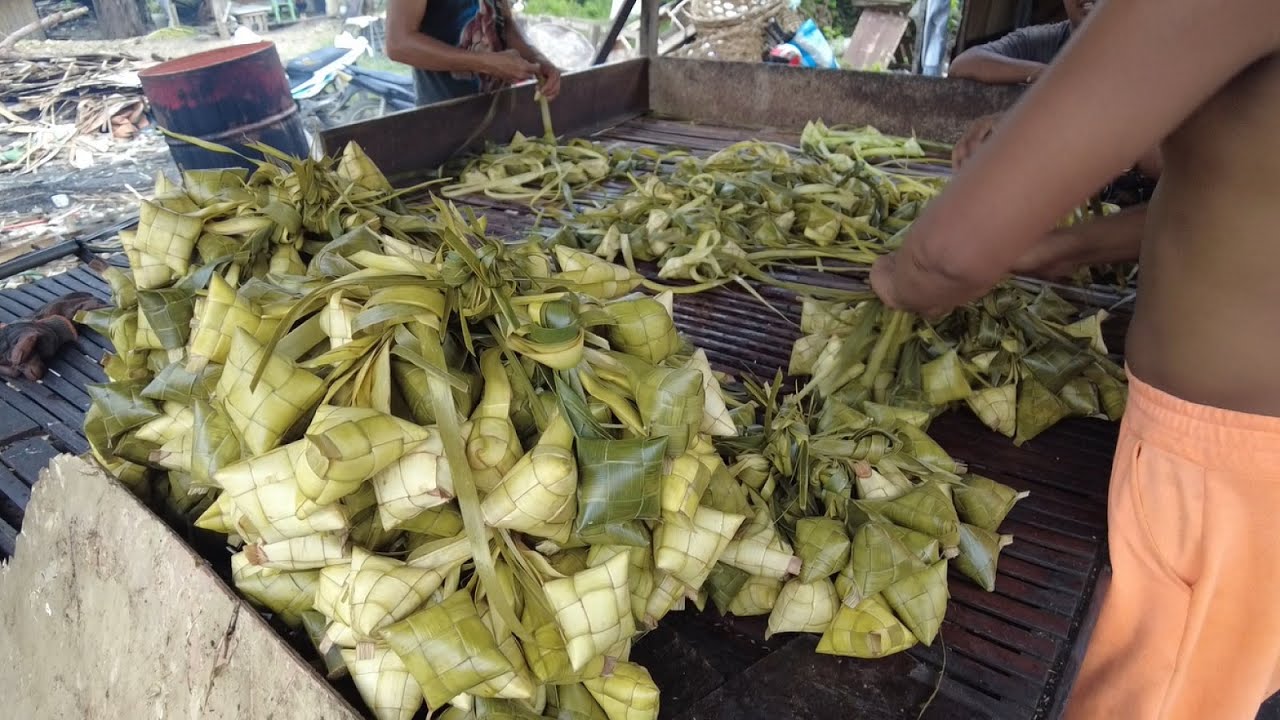 How do Filipinos make hanging rice from palm leaves? MAKING OF PUSO or ...