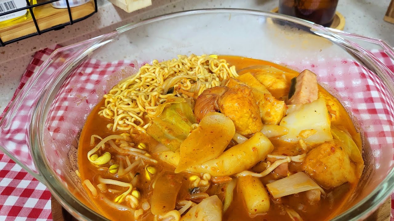 집밥 소림 마라면으로 만든 마라전골~/Make Mara hot pot with Mara cup ramen - YouTube