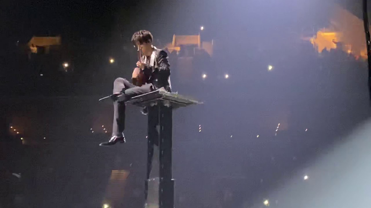 Dimash Arnau New York Dimash plays dombra Adai Арнау Нью-Йорк Димаш и ...
